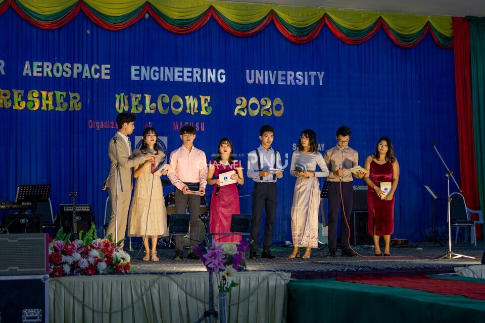 [Explore the World] How Different Countries Welcome University Freshmen